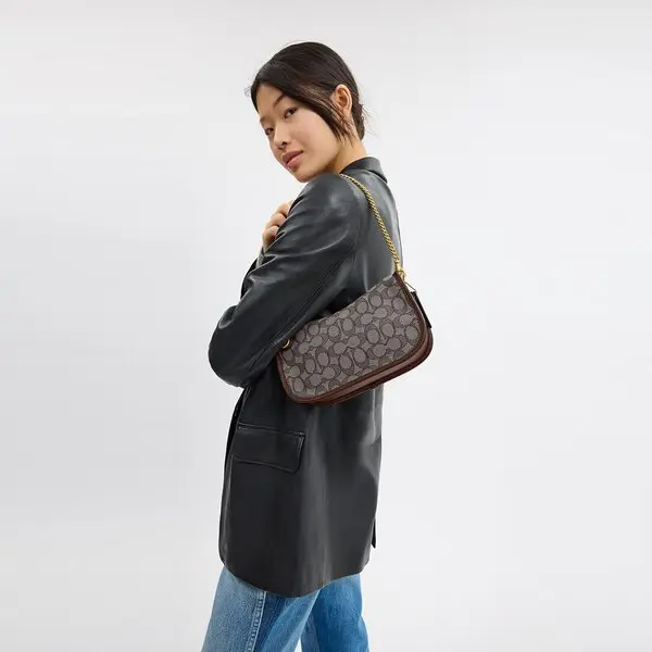 Coach Swinger Bag In Signature Jacquard - Brass/Oak Maple